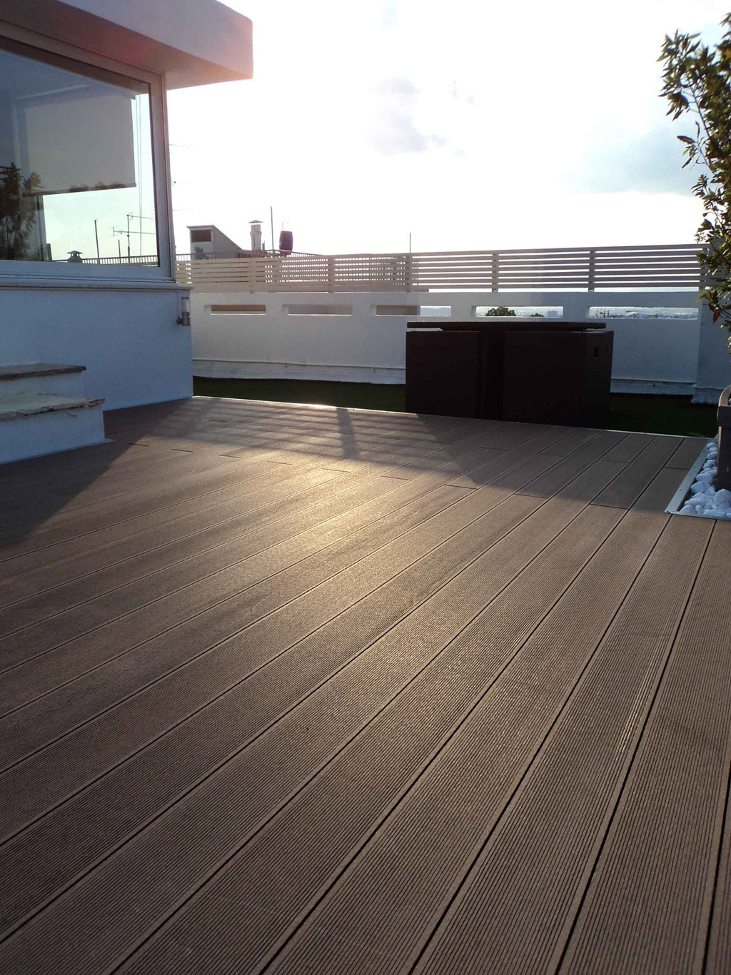 Διαμόρφωση κήπου με ξύλινο deck | Treehouse